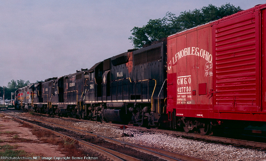 Western Railway of Alabama GP40 #704 brings up the rear of train #208's Atlanta bound consist ...